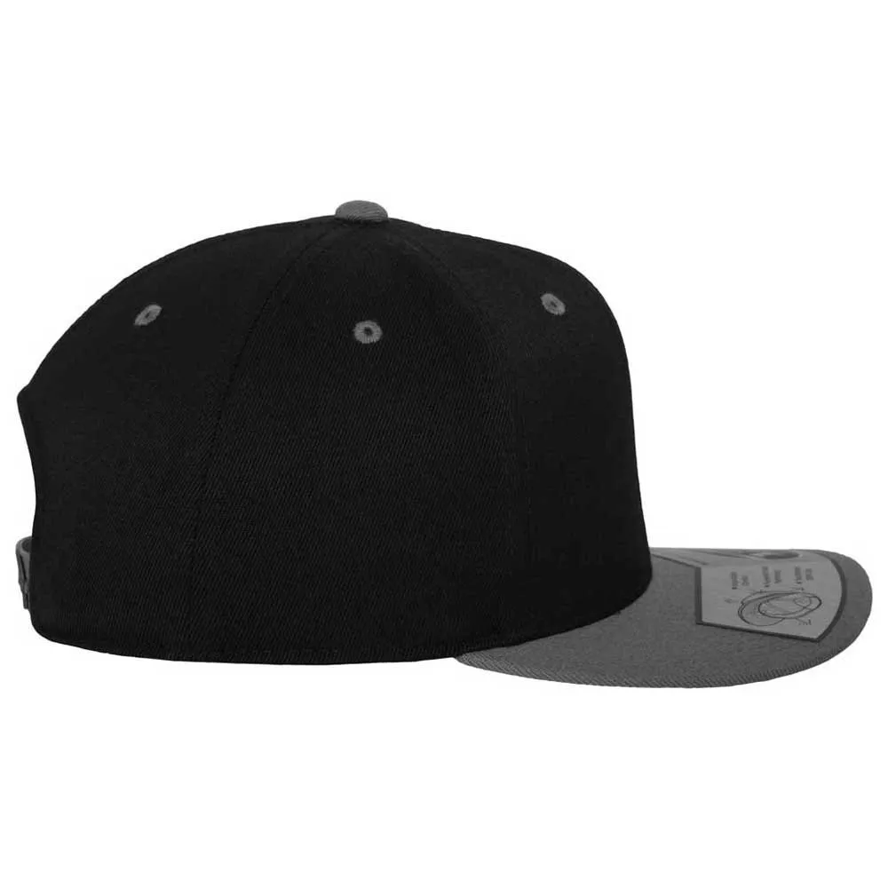 Flexfit 110 Fitted cap Black | Dressinn