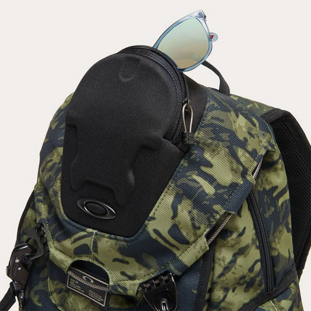 Oakley Bathroom Sink RC Backpack Green | Dressinn