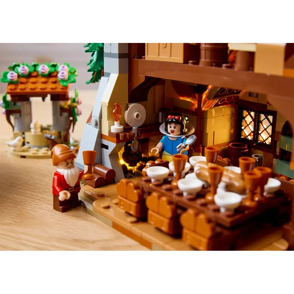 Lego 43242 Disney Snow White And The Seven Dwarfs´ Cottage Construction ...