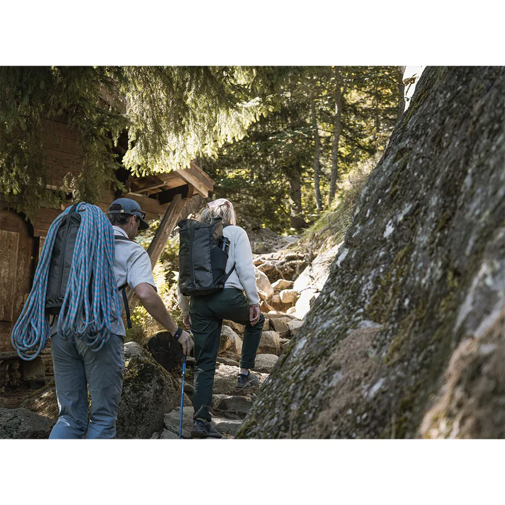 Blue ice Moonlight 25L backpack Black | Trekkinn